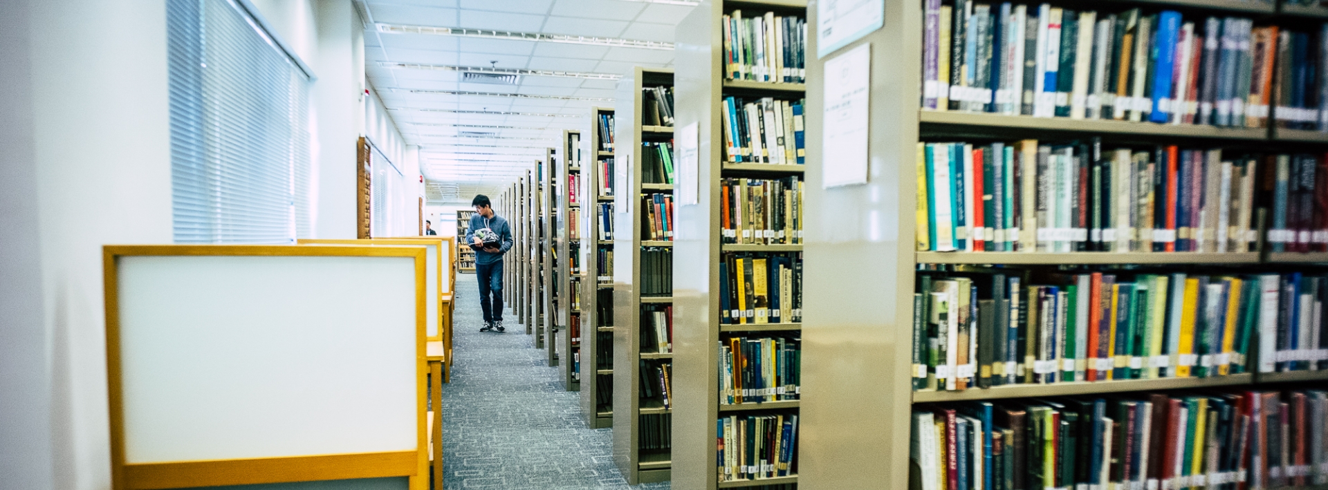 本館現在已簡化透過代理服務器( Proxy Server)遠端存取(校外使用)，請參考"電子資源的最新登入方法"電郵。